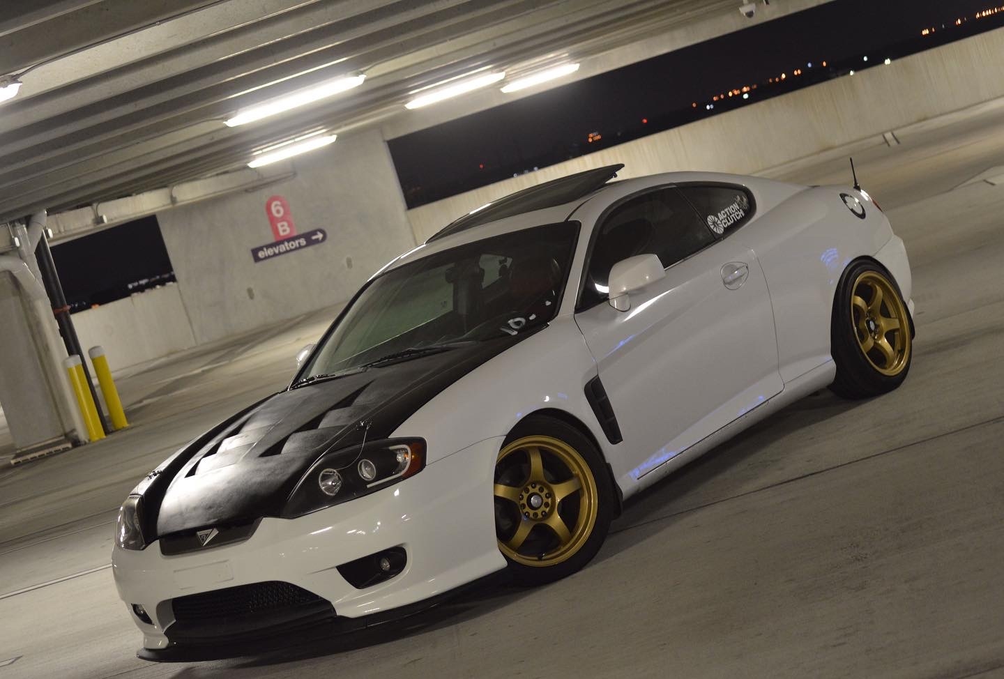 2005 Hyundai Tiburon on XXR 555
